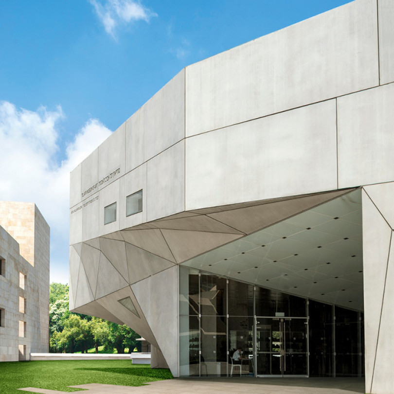 Portrait Gallery Stone | Pyro + Echo